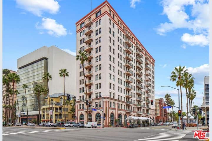 Trendy Historic Landmark Building Condo By Beach - Long Beach, CA
