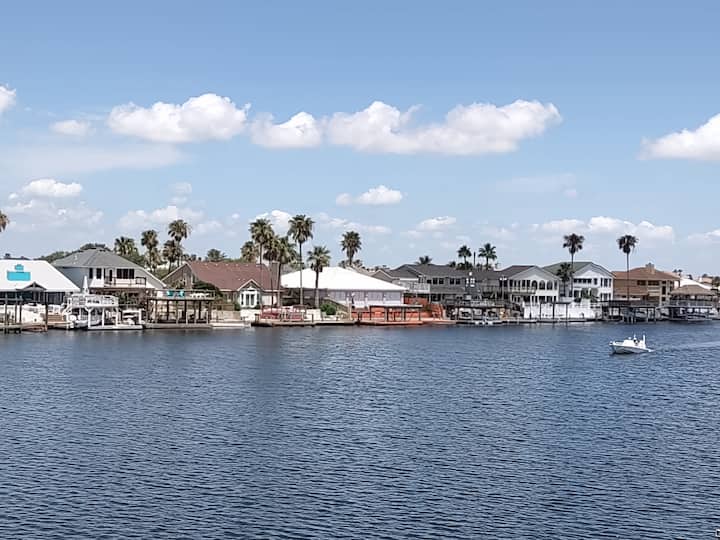 Waterfront: Lovely Gilligan's Island Condo! - North Padre Island, TX