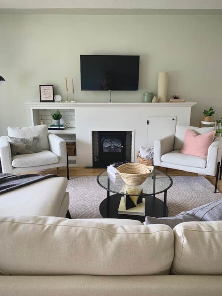 3 Bedroom Mainfloor Near Hospital - Lethbridge