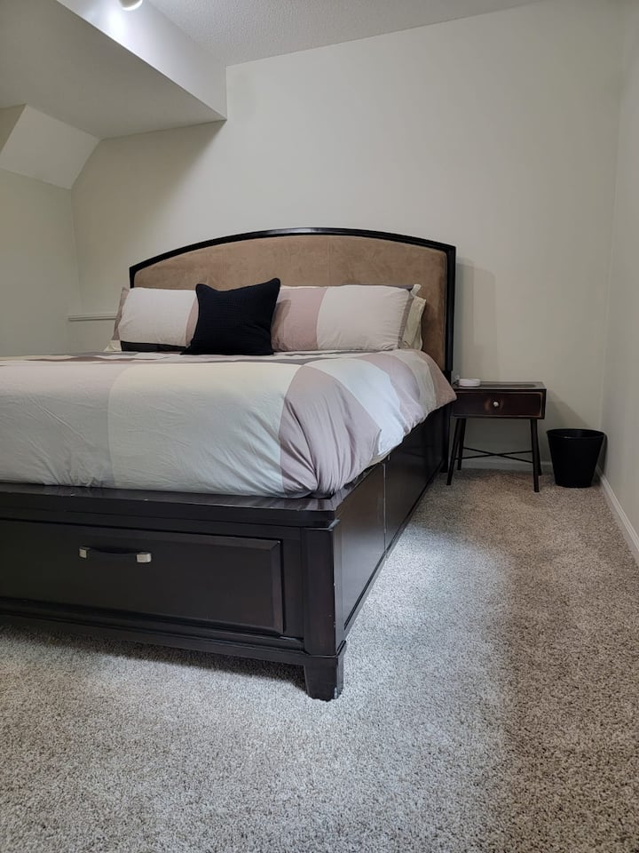 Beautiful And Modern 5 Bedrooms Vacation Home - Apple Valley, MN