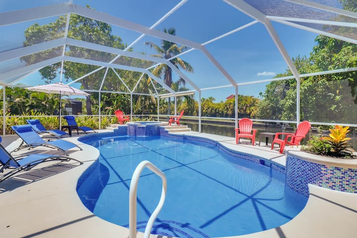 Waterfront Pool Villa With Sailboat Access - Cape Coral, FL