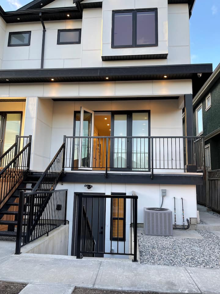 Brand New Cozy 2 Bedroom Basement Suite - Vancouver