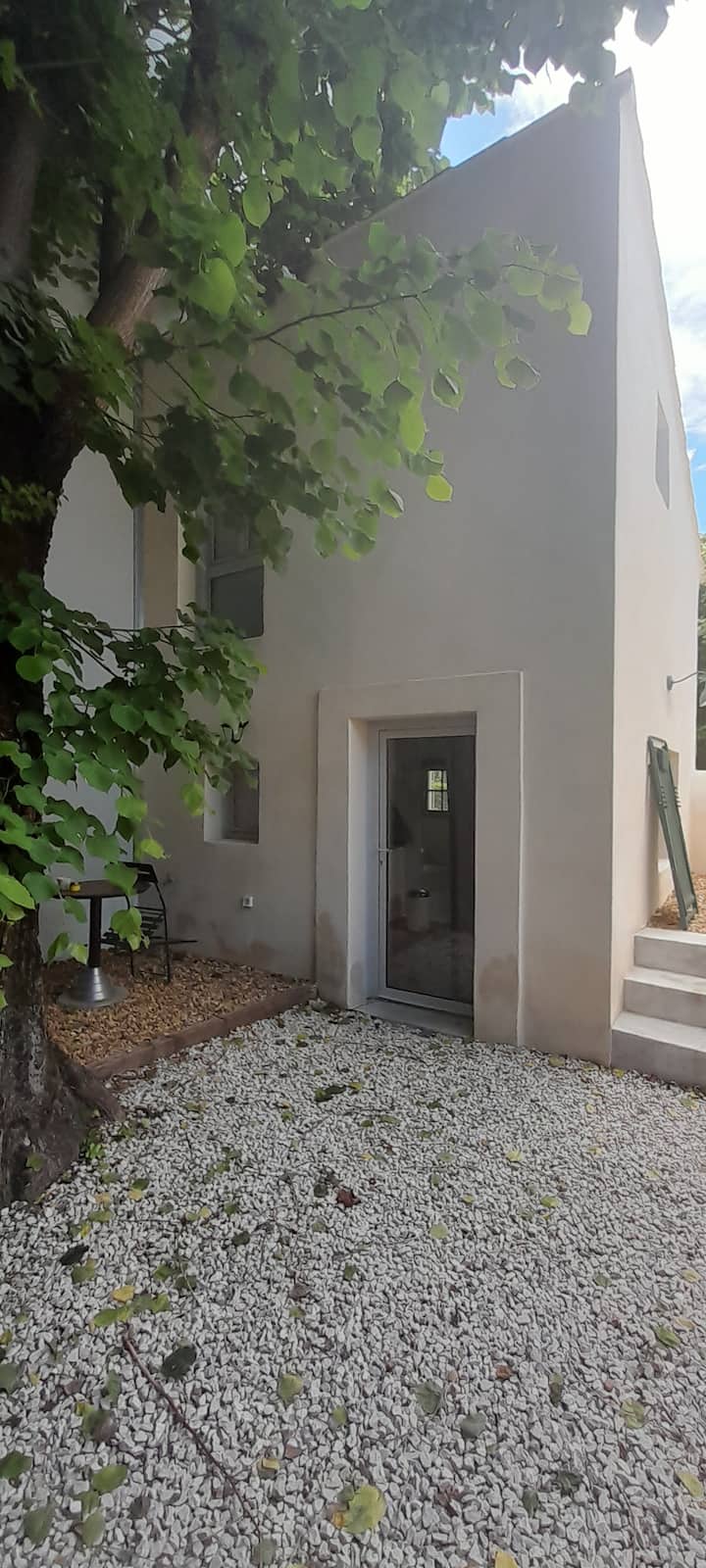 Studio à Louer Dans Jardin Privatif - Montpellier
