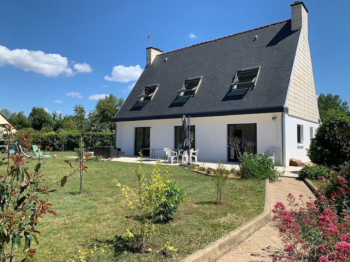 Grande Maison Chaleureuse Avec Jardin Clos - Bretagne