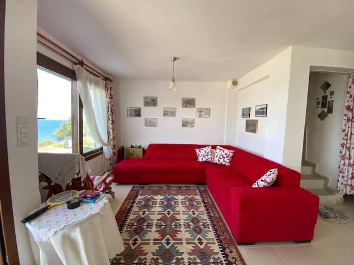 Denize Sıfır 3+1 Villa Huzurlu Bir Tatil - Karaburun