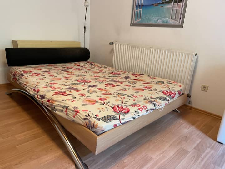 Separate Wohnung Mit Bad, 
Küche Und Parkplatz - Coburg