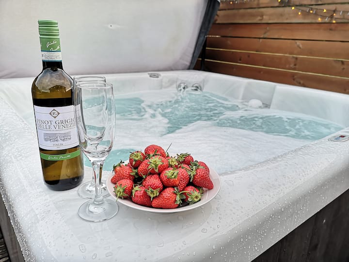 Strawberry Fields Luxury Lodge With Hot-tub. - ノーサンバーランド