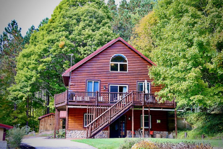 Spacious Cottage,hottub Traversecity - Michigan