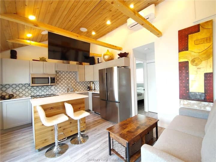 Long Lake Waterfront Cottage Retreat - Greater Sudbury