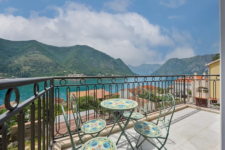 Panoramic 2 Bedroom Apartment With Pool In Dobrota - Montenegro