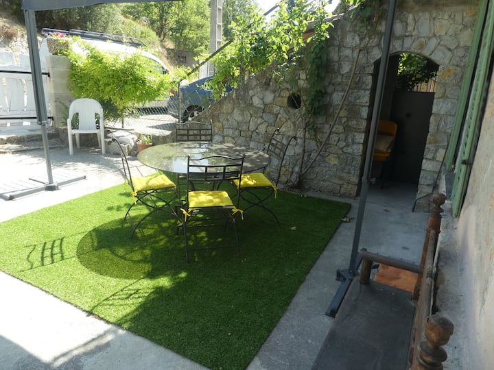 Charmant Logement En Rez-de-jardin Avec Barbecue - Gréolières les Neiges