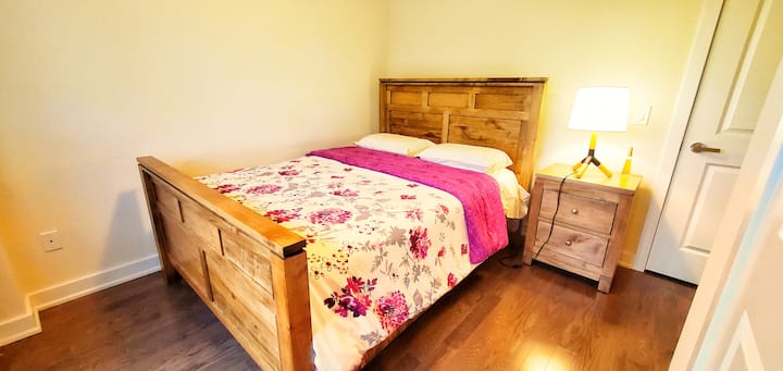 Cheerful One Bedroom Suite - Markham