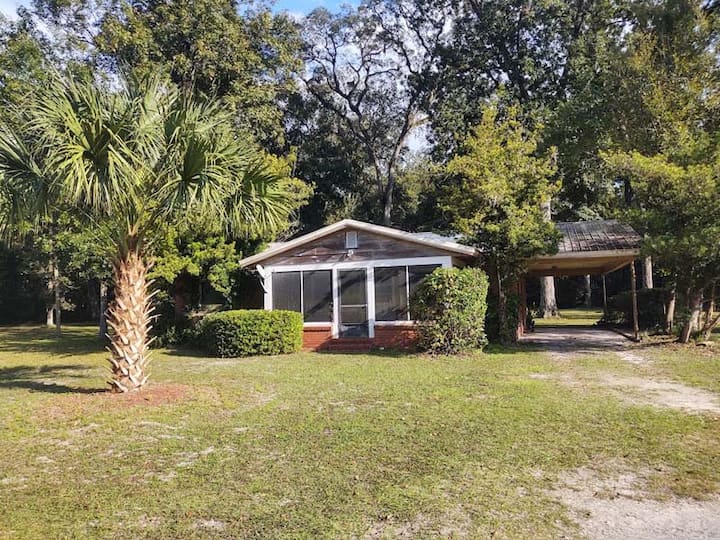 You'll Feel Right At Home, While Staying With Us - Branford, FL