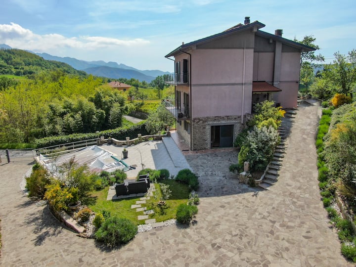 Villa Oliveto- 10 Pax/ Exclusive Pool - Cerreto Laghi