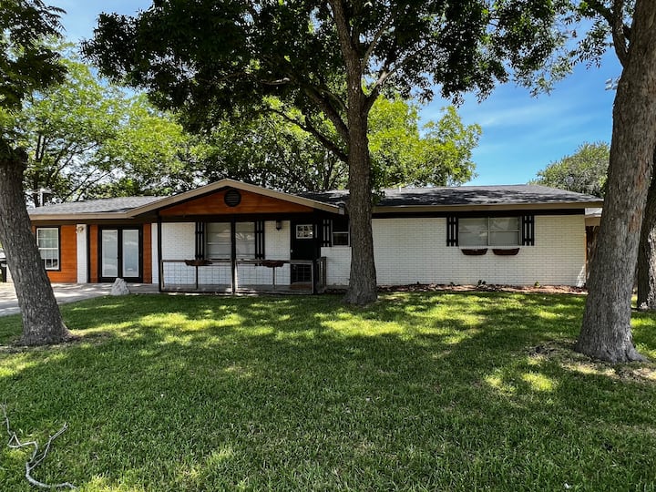 The Driftwood House (New Braunfels) - New Braunfels, TX