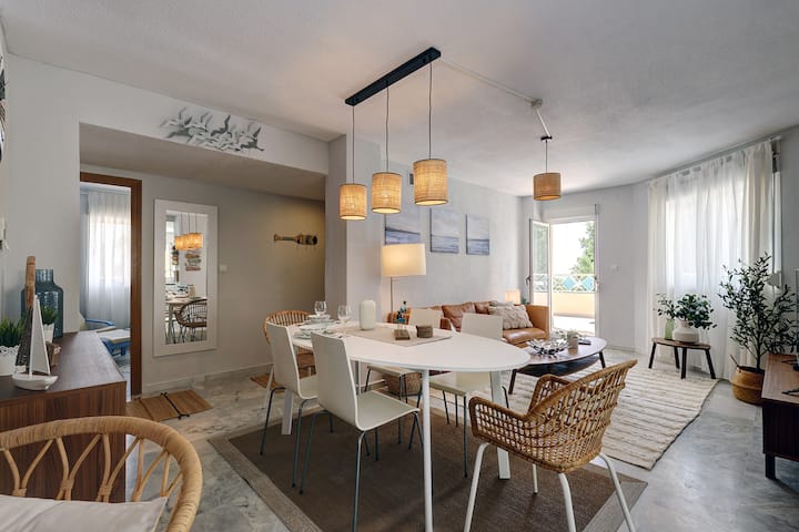 Stylish 3 Bedroom Beach Holiday Home With Seaview - Marbella