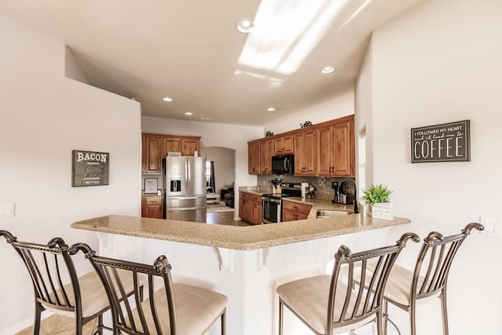 Luxurious 4 Bedroom Canal-front Home, Pet Friendly - Florida