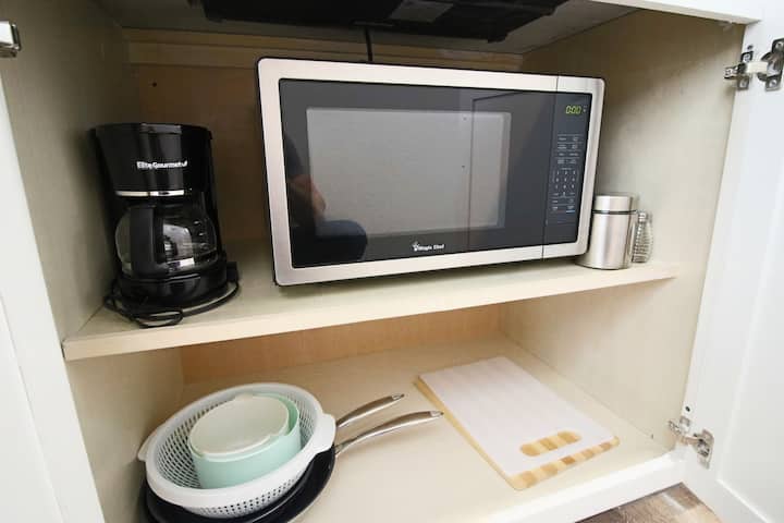 Spacious Modern Studio 11-min Walk To Ft. Bliss - El Paso, TX