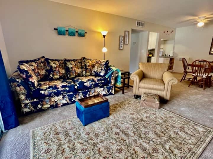 Oaks Getaway- Peaceful, Private Patio Condo - Gainesville, FL