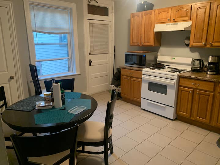 Lovely, Cozy One Bedroom Close To All Amenities - Niles, IL