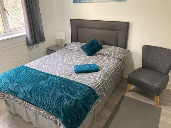 En-suite Double Bedroom - Wrexham