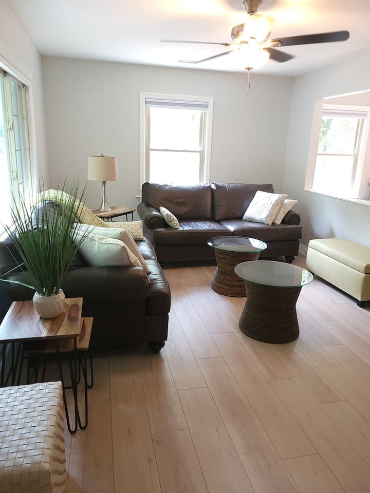 A-southern Charm-apt Only 4 Miles To Downtown - 查爾斯頓