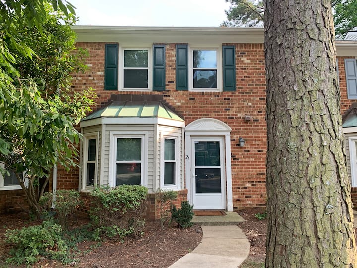 Joyous- 1bdrm Townhome W/an Atmosphere You’ll Love - Hampton, VA