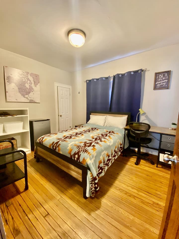 Private Bedroom In House Downtown Kalamazoo - Kalamazoo, MI