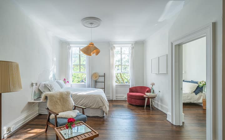 Chic Parisian Apartment On Warren St - Hudson, NY