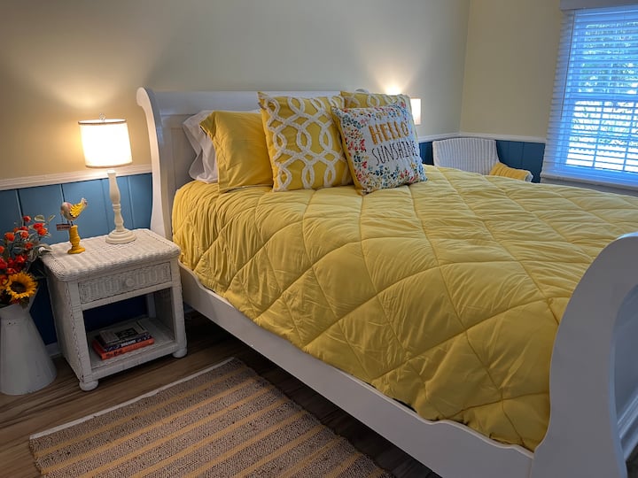 Guest House Located Walking Distance From Downtown - Tampa Bay, FL