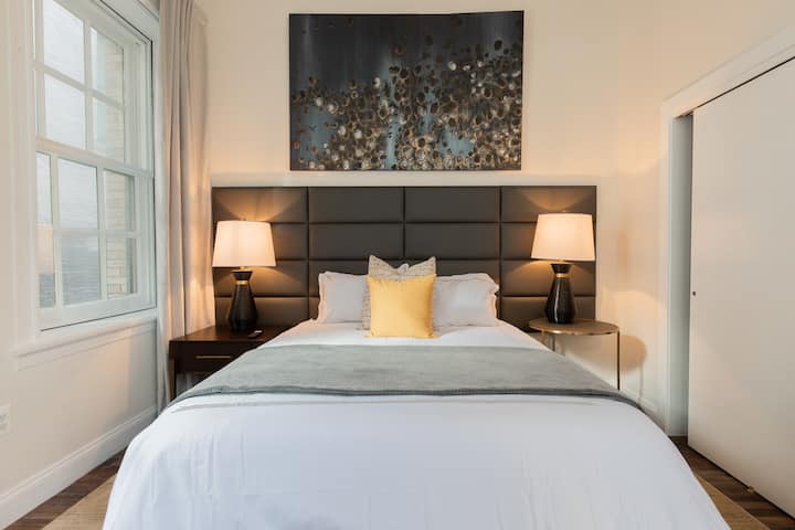 Downtown Baltimore's Best Luxury Apt - Baltimore, MD