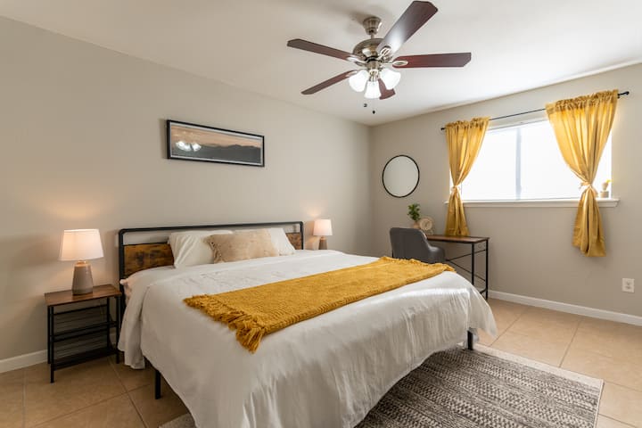 Dreamy Desert Retreat | Entire Apt In Houston - Northside - Houston