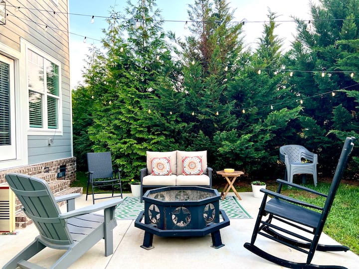 Lakeside Laurel | Community Pool & Lake Access - Tennessee