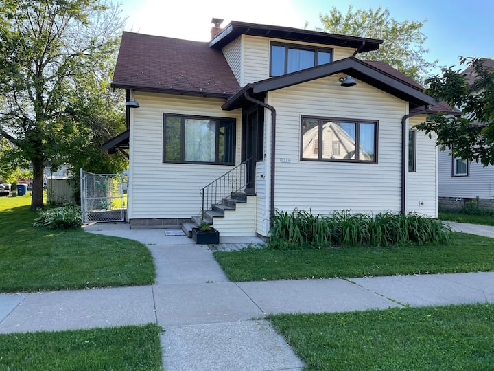 Cozy 3 Bedroom - Within 1 Mile Of Eaa Grounds! - Oshkosh, WI