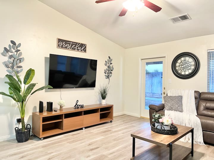 Large Home W/comfybeds &Bbqgrill Forupto14 Guests - Bakersfield, CA