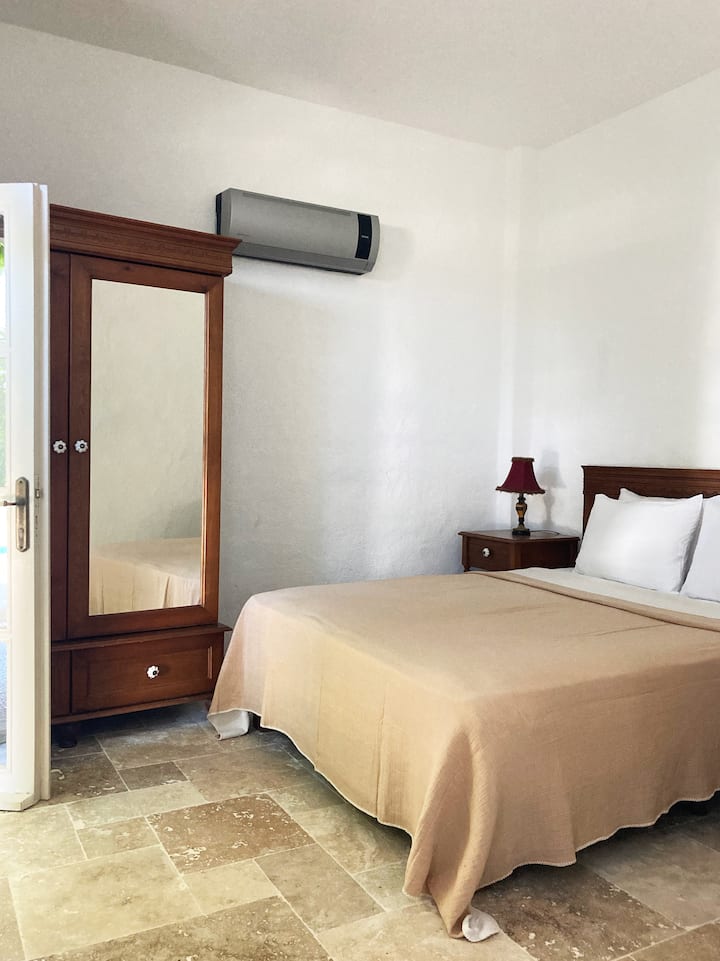 Home With Pool Dock & Backyard Garden - Çeşme