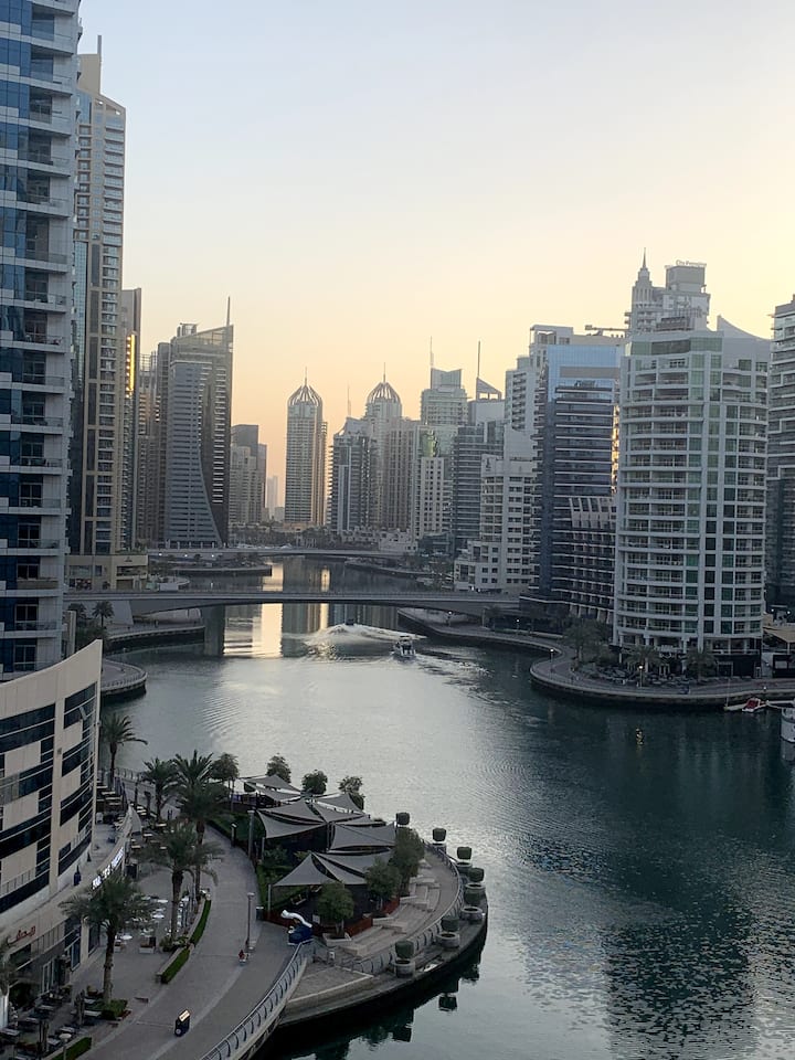 Stunning Light Filled 1. 5 Bed Apt. Marina Views - Dubai