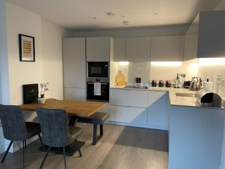 Luxury 2 Bedroom Apartment - Great Transport Links - Brentwood
