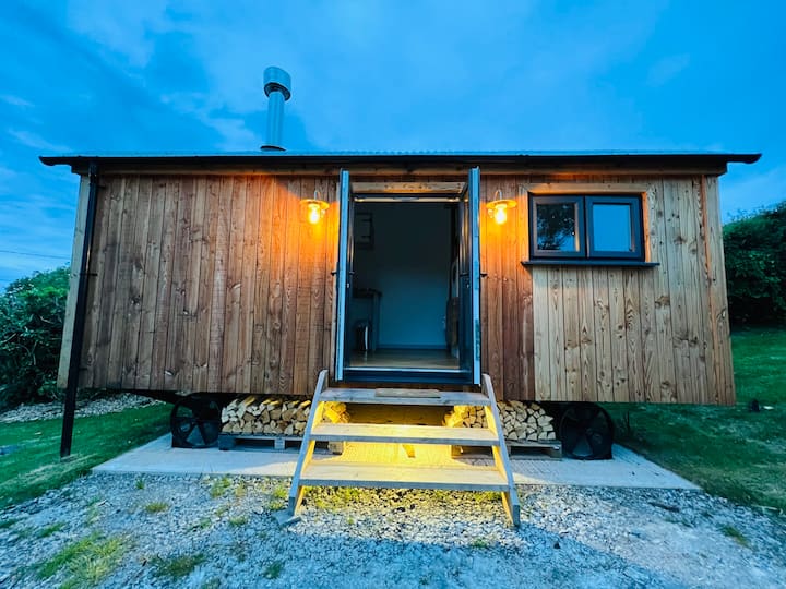 Penrallt - Beautiful Shepherd’s Hut In Aberaeron - Aberaeron