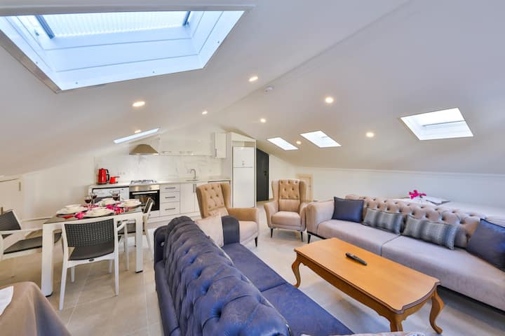 Aylık Kiralamaya Uygun çAtı Katı Daire - Kaş