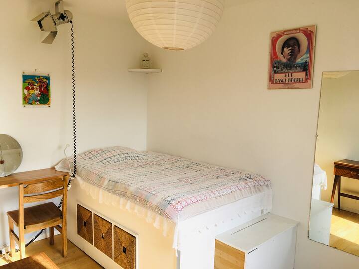 Chambre Dans Une Jolie Maison - Malakoff