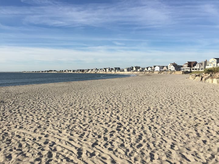 Cottage On Green Harbor Beach With Private Parking - Marshfield, MA