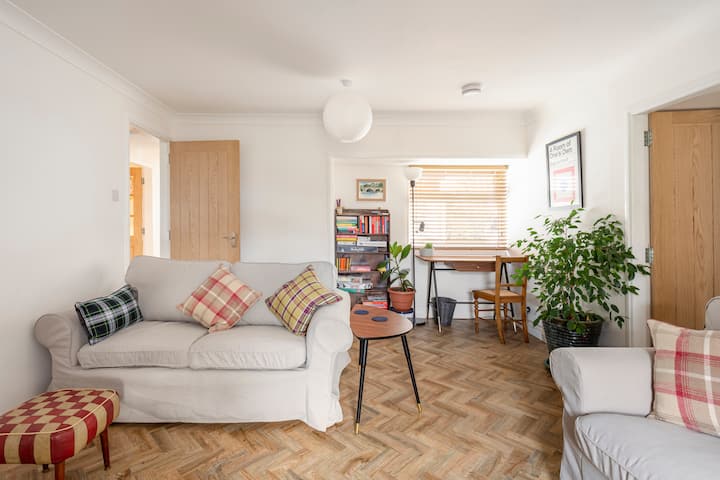 Comfortable, Roomy & Stylish. Family/dog-friendly. - Castle Douglas