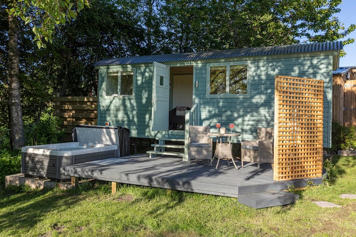 Delightful 1 Bedroom Shepherd's Hut With Hot Tub - Écosse