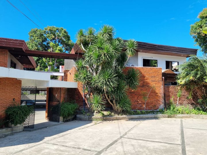 Villa Corazon With Pool And Large Outdoor Area - San Fernando