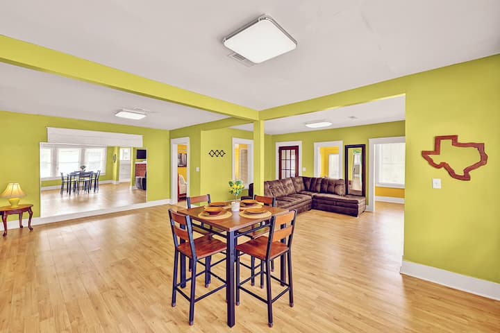 Convenient Uptown Craftsmen N Protective Stadium! - Birmingham, AL