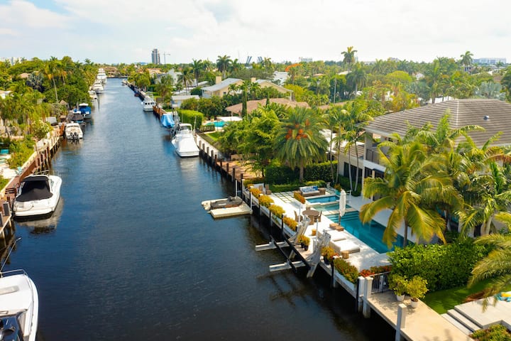 Luxurious Mansion By The Water With 5 Suites!! - Fort Lauderdale, FL