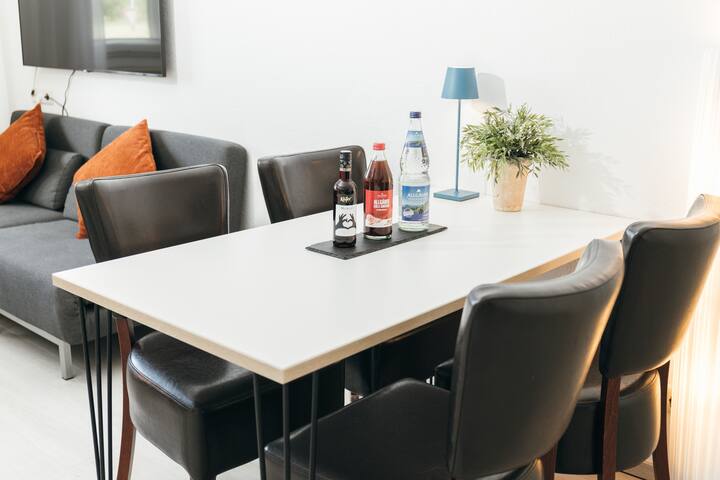 Heimatel: Moderne Wohnung Mit Pool In Bester Lage - Scheidegg