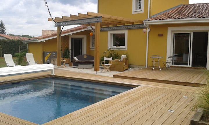 Maison Spacieuse à La Campagne Avec Piscine - Landes