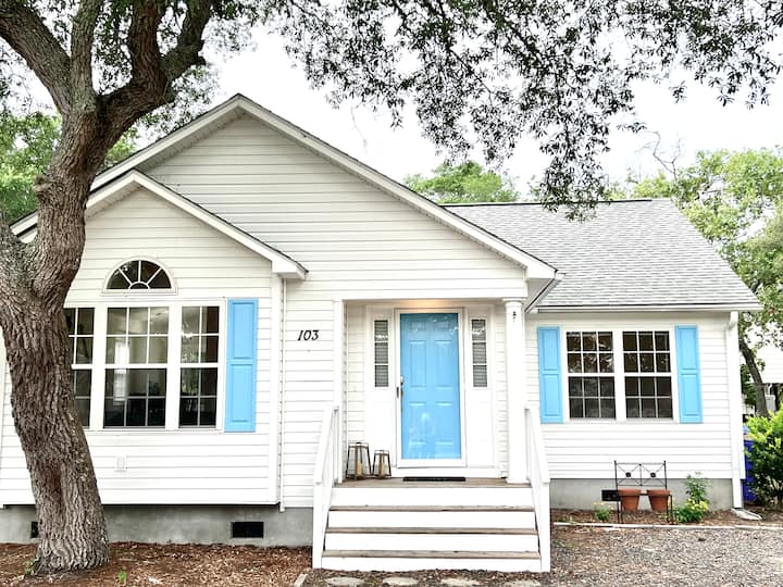 “Just Beachy” Island Cottage (.7mi To Beach!) - Oak Island, NC